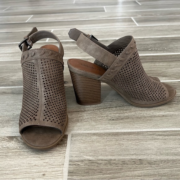 Indigo | Shoes | Indigo Rd High Heels Womens 6 M Pearl Perforated ...